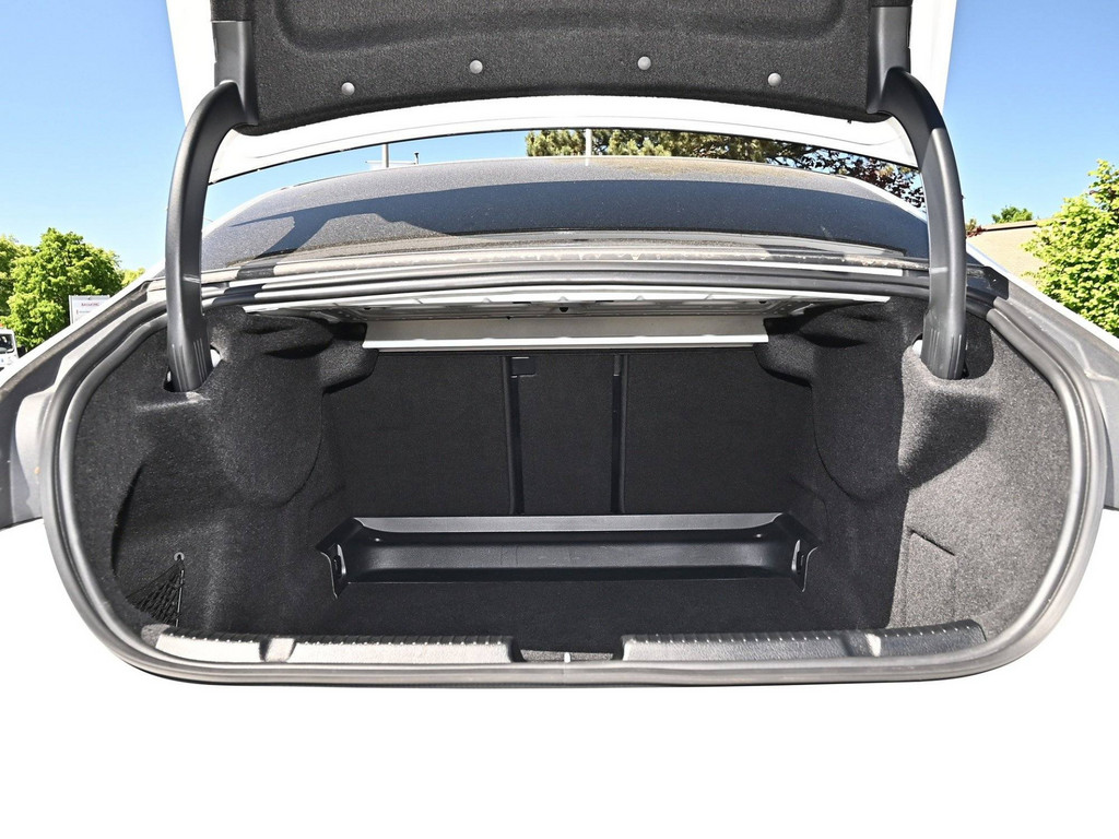 MERCEDES-BENZ EQE 300 AMG Sport Premium+ Hyperscreen